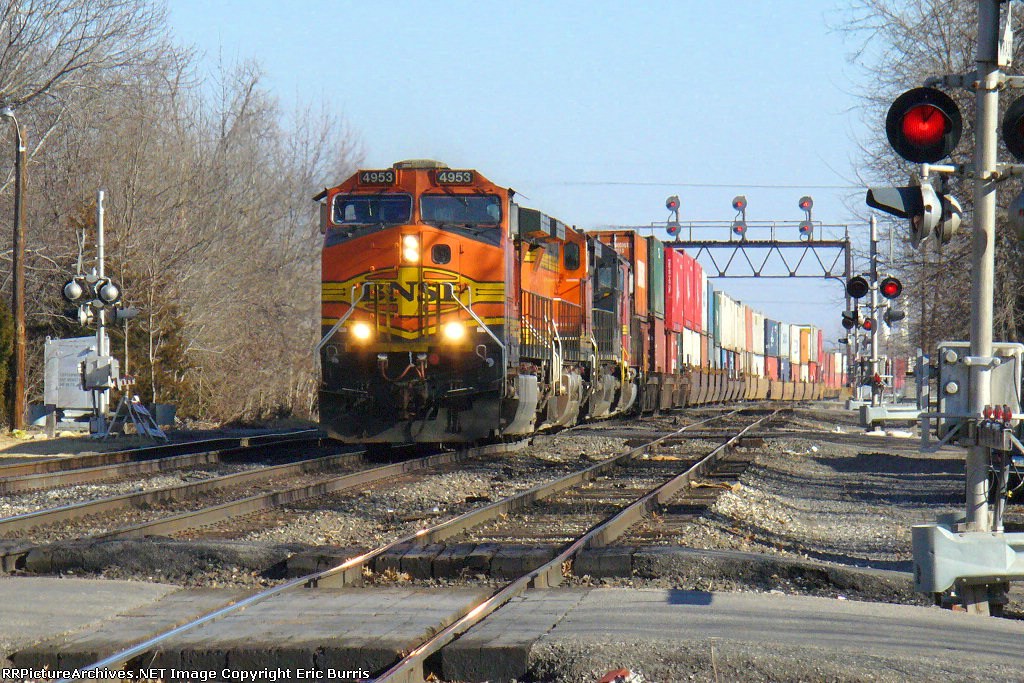 BNSF 4953 westbound